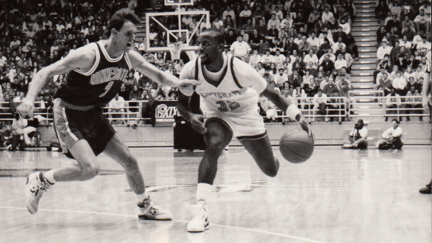 125 Seasons: Steve Sanders' Buzzer Beater Bounces Minnesota ...