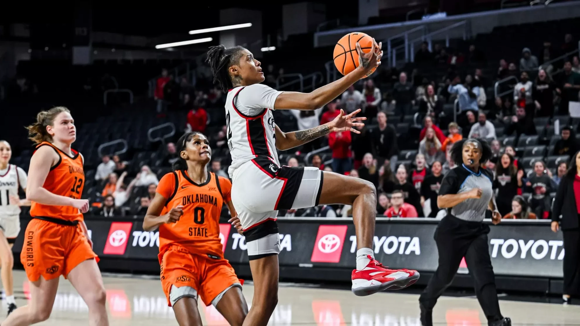 Malea Williams’ Steal and Score Lifts Bearcats over Oklahoma State ...