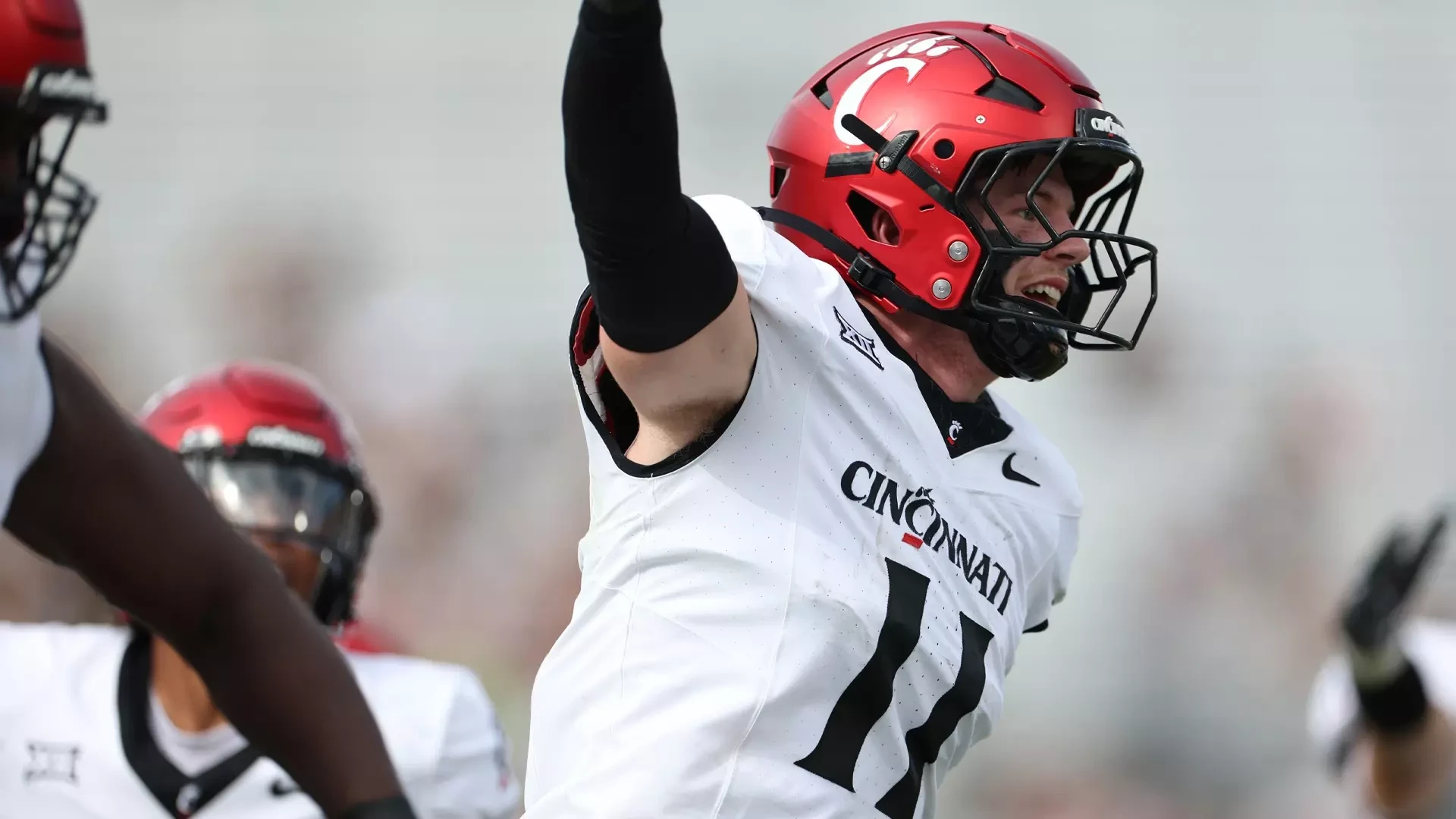 Cincinnati Hangs on to Defeat UCF, 19-13 - University of Cincinnati ...