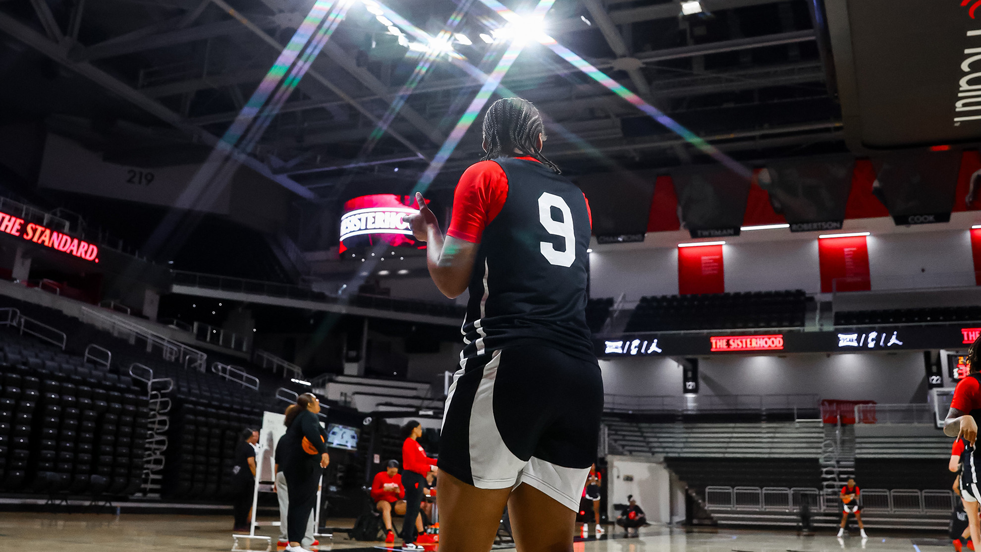 Dee Alexander Out Indefinitely with an Ankle Injury - University of ...