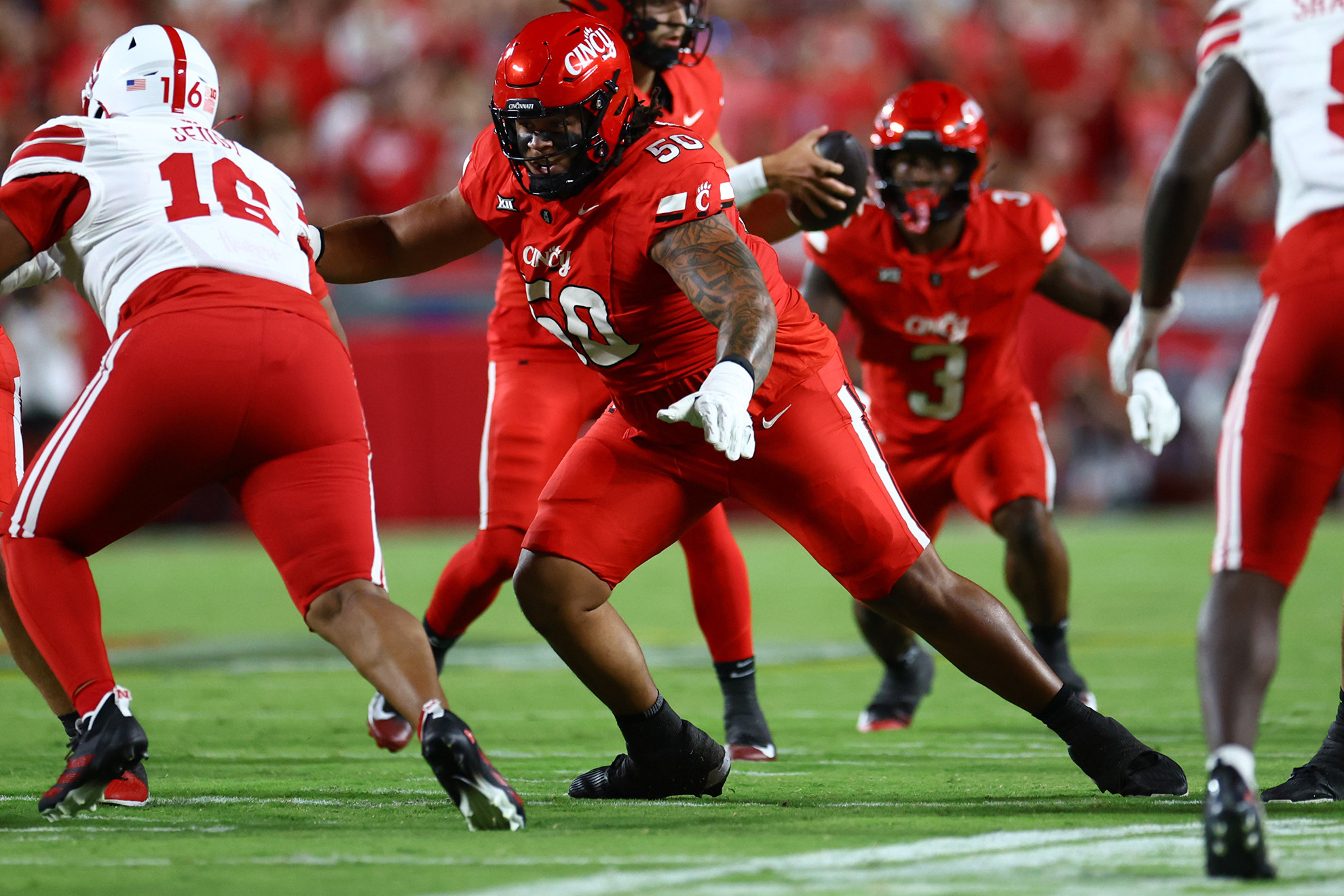 Evan Tengesdahl Receives All-America Honors from AP - University of ...