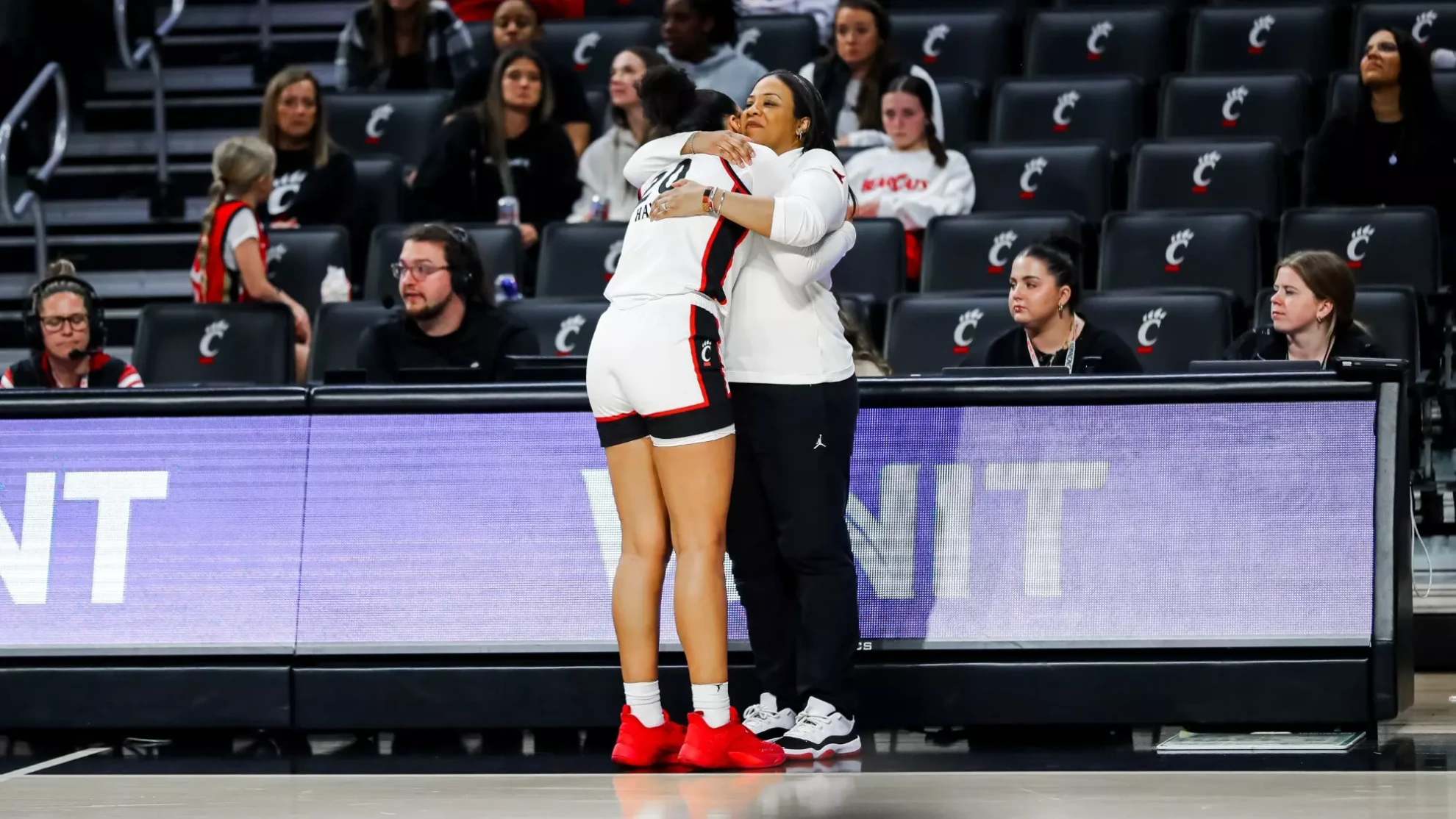 Jillian Hayes to Return for Fifth Year with Women’s Basketball ...